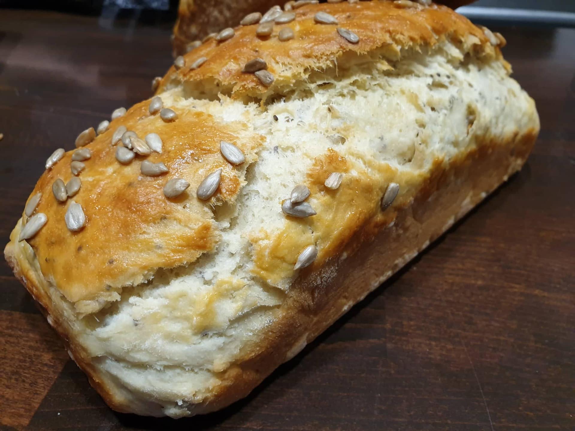 Domaći kruh sa sjemenkama - klopa.hr